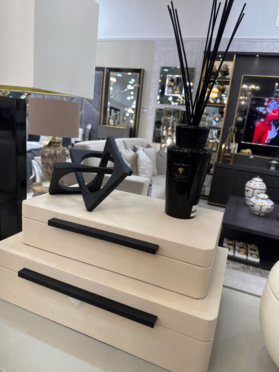 Pluto Black Finish Sculpture – My Home Rocks